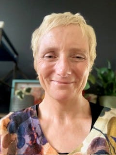 Dr Lisa Bron